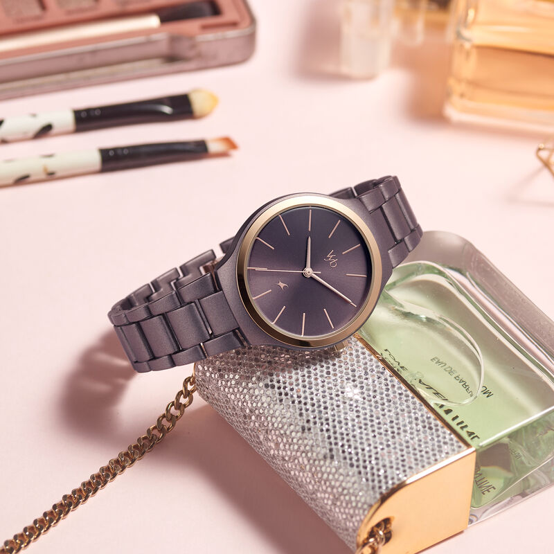 Fastrack Vyb Slayer Quartz Analog Maroon Dial Metal Strap Watch for Girls