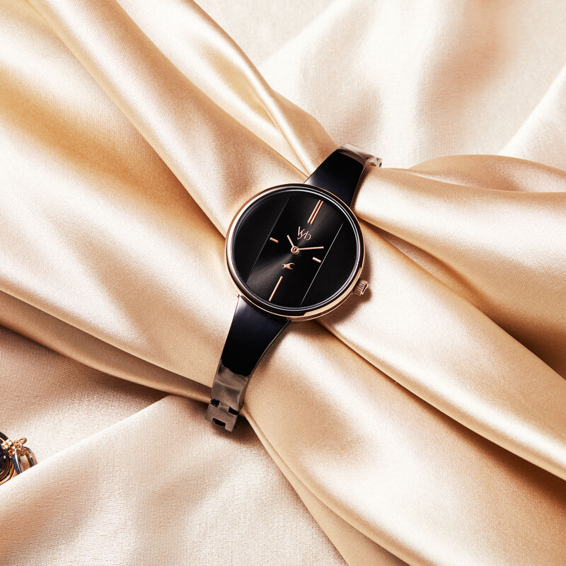 Fastrack Vyb Siren Quartz Analog Black Dial Metal Strap Watch for Girls