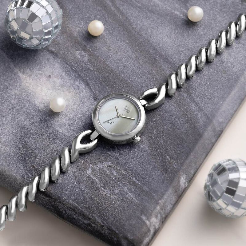 Buy Online Vyb Siren By Fastrack Quartz Analog White Mother of Pearl ...